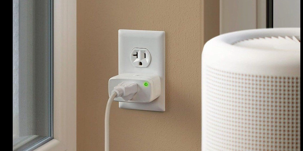 Matter-compatible smart plugs vs. outlets: when should you use which ...
