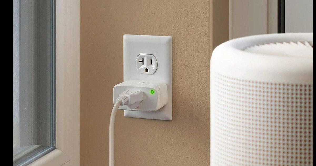 Matter-compatible smart plugs vs. outlets: when should you use which ...